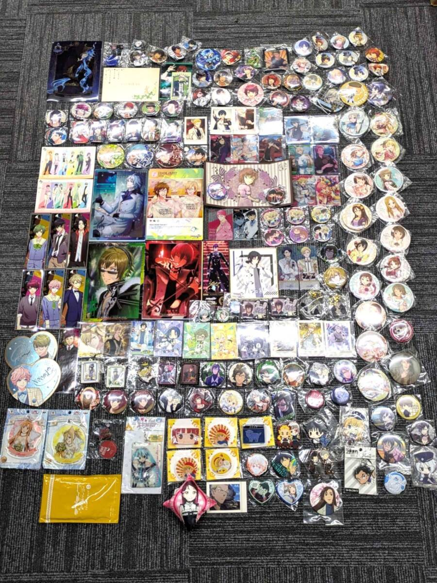 Yahoo!オークション - アニメ キャラ グッズ まとめ 約2kg以上 缶バッ...