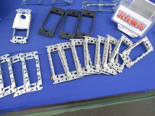 Yahoo!オークション - 埋込取付枠混在セット(36個入) WN3700他