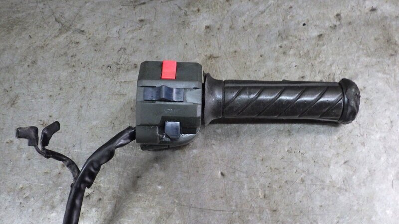 Yahoo!オークション - RGA-359A GPZ900R 純正 ハンドル スイッチ 右 ス...