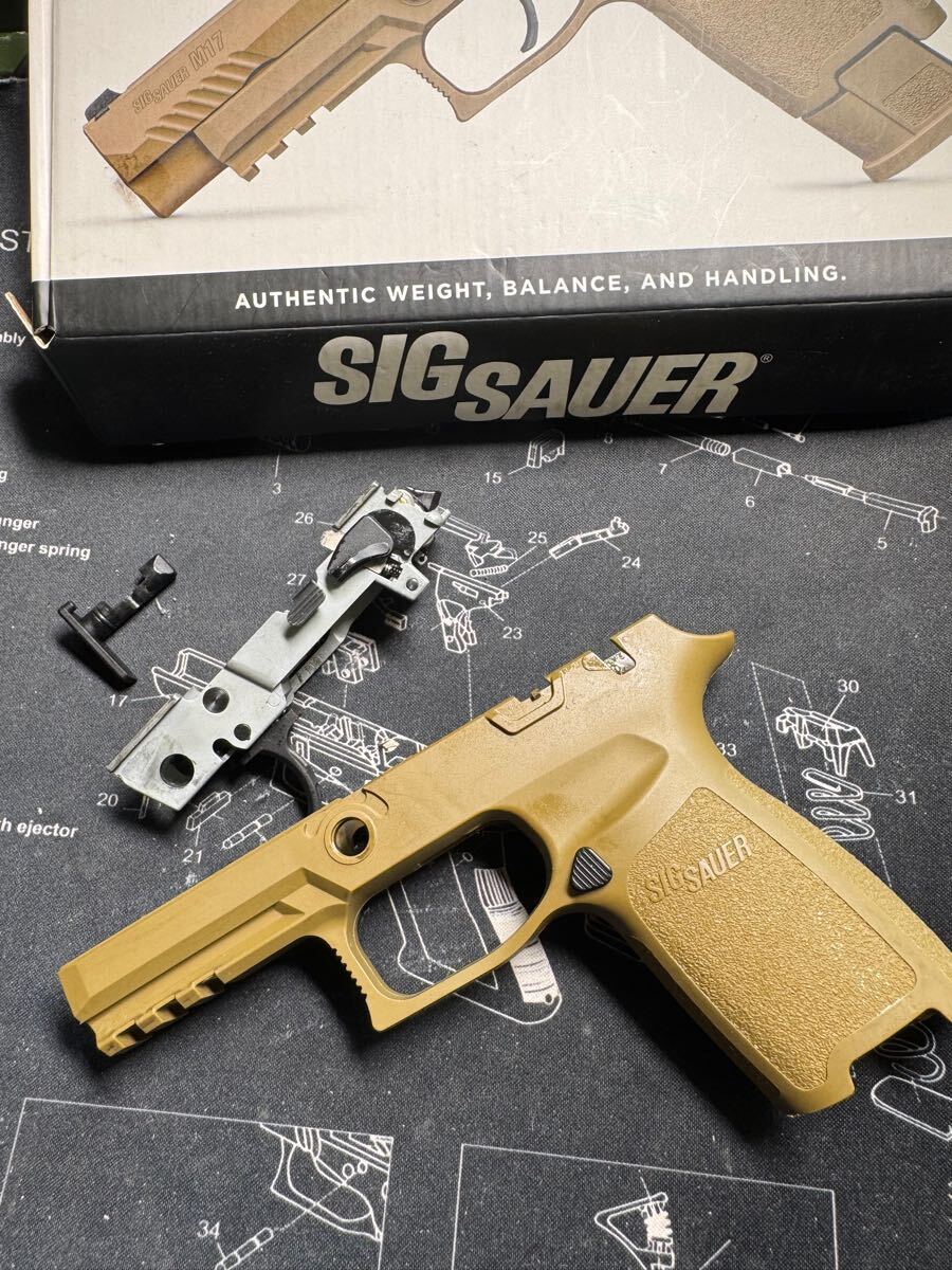 Yahoo!オークション - LAYLAX SIG SAUER M17 Co2 TAN ガスブローバック...