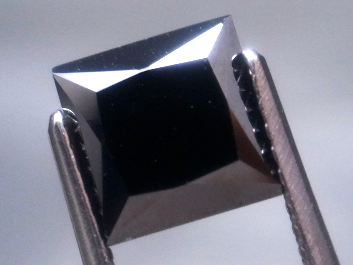 Yahoo!オークション - 1.91ct 新品・超希少石・合成ブラックルチル（チ...