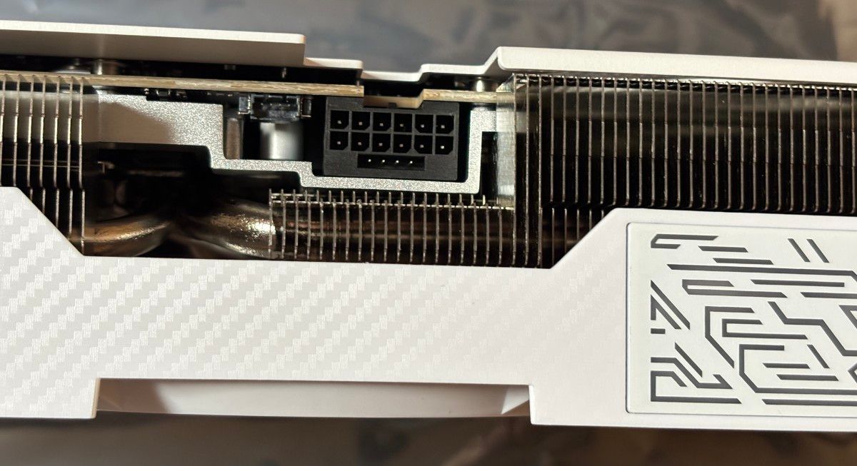 玄人志向 GeForce RTX 5070 Ti ホワイト GK-RTX5070Ti-E16GB 玄人志向 GeForce RTX 5070 Ti ホワイト GK-RTX5070Ti-E16GB