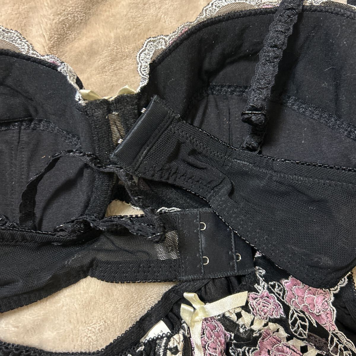 Yahoo!オークション - C75M豪華薔薇刺繍 ブラジャーショーツセット黒