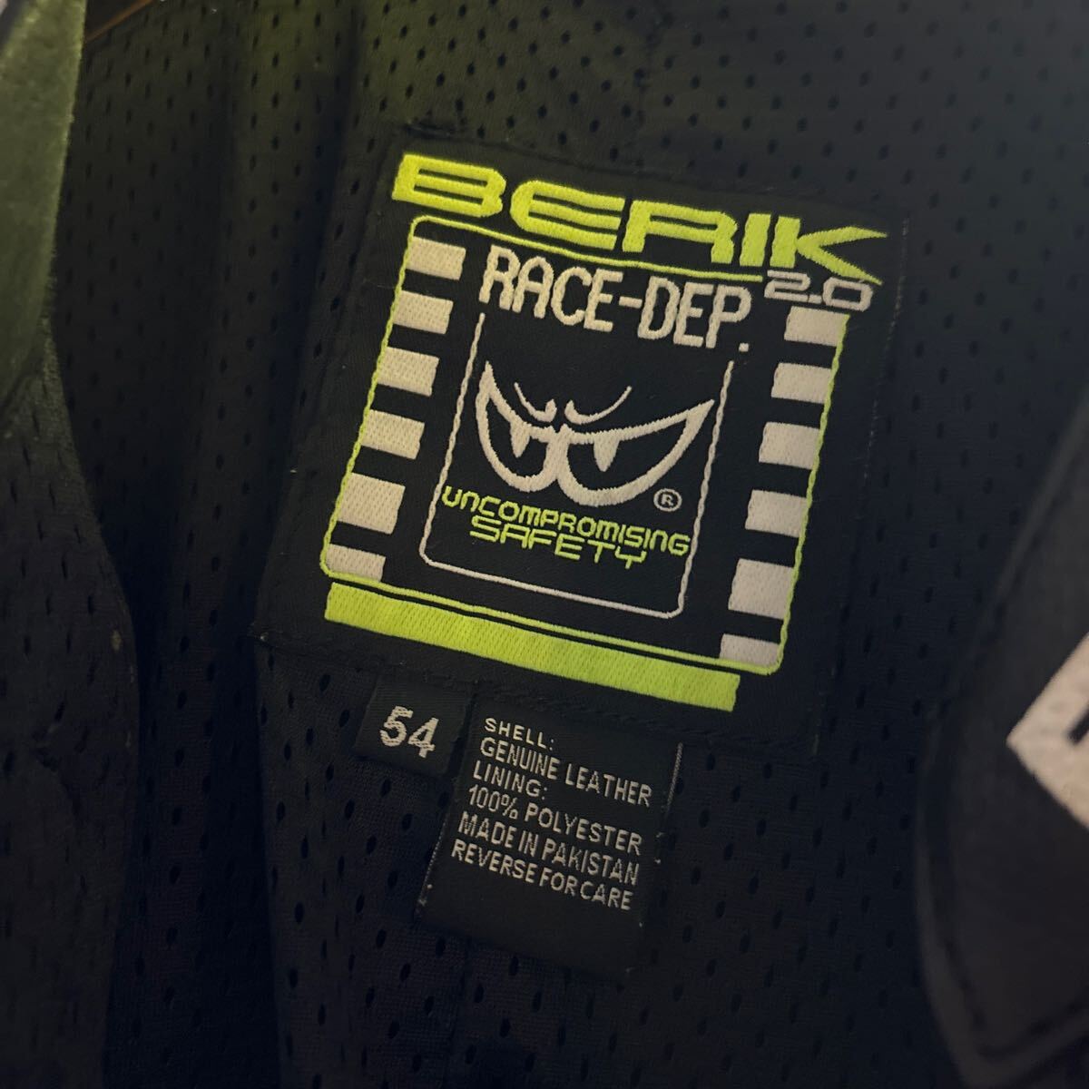 Yahoo!オークション - berik race dep 2.0 レーシングスーツ 54サイズ ...