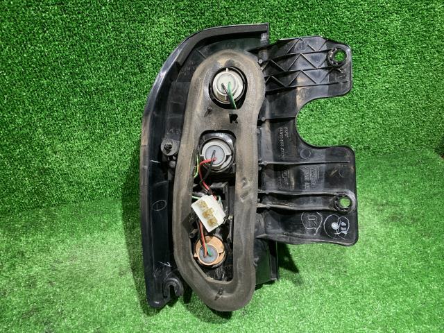 Yahoo!オークション - エスクード LA-TL52W 右テールランプ 35650-65D1...