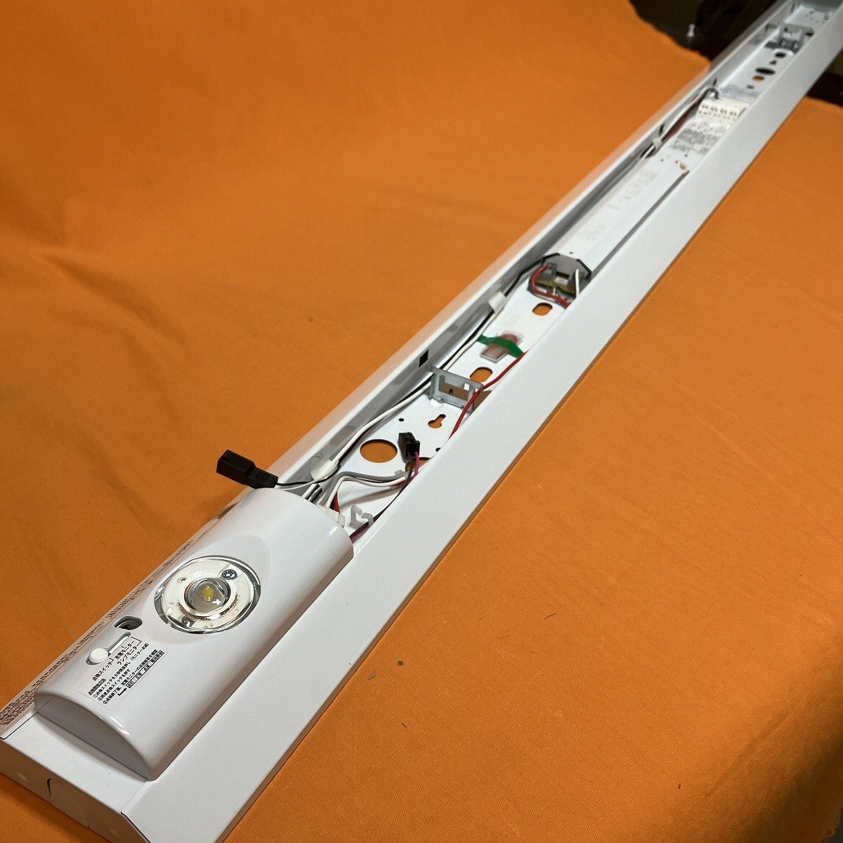 Yahoo!オークション - LED非常用照明器具 東芝 LEETJ-41202-LS9 サテイ...