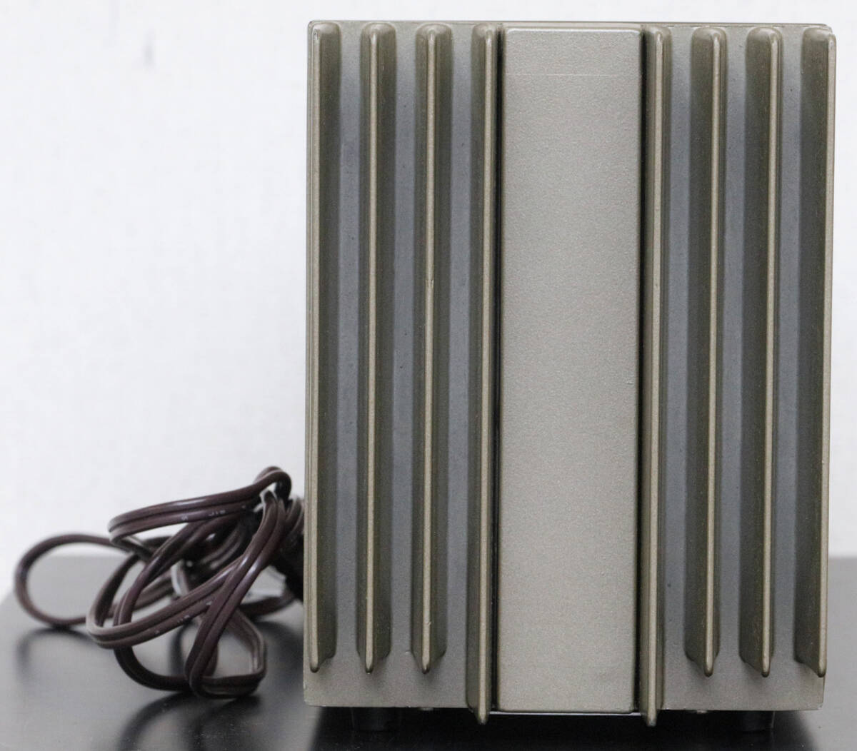 Yahoo!オークション - QUAD 303 通電確認済み クォード パワーアンプ ...