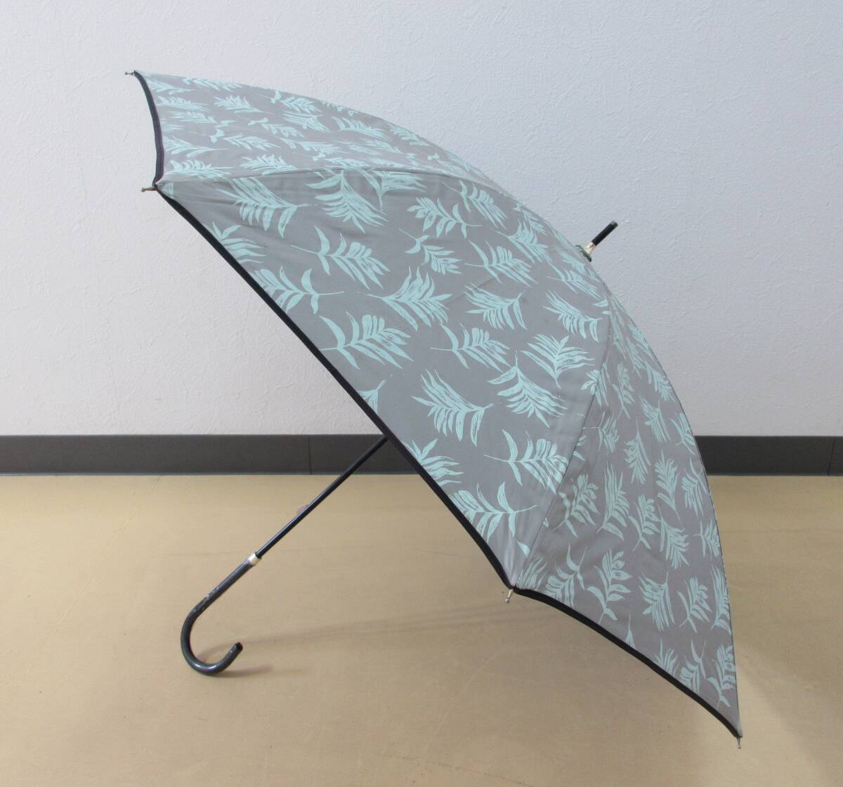 Yahoo!オークション - ( せ-A4-8020 ）日傘 長傘 手開き式 グレー グリ...