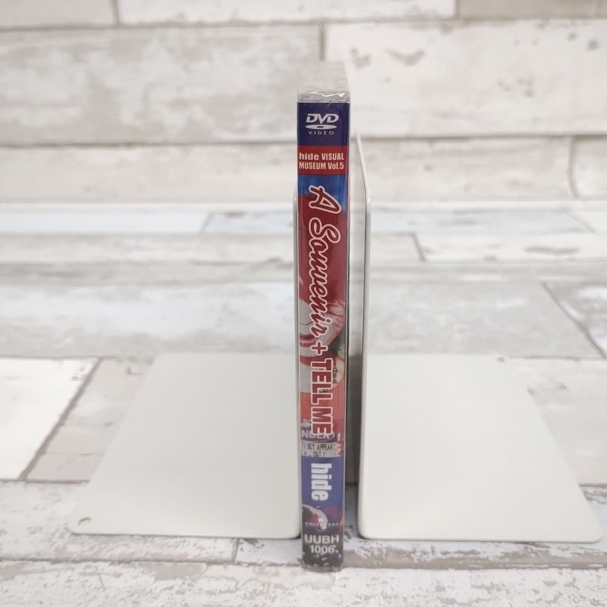 Yahoo!オークション - C178 未開封 DVDビデオ hide A Souvenir + TELL ...