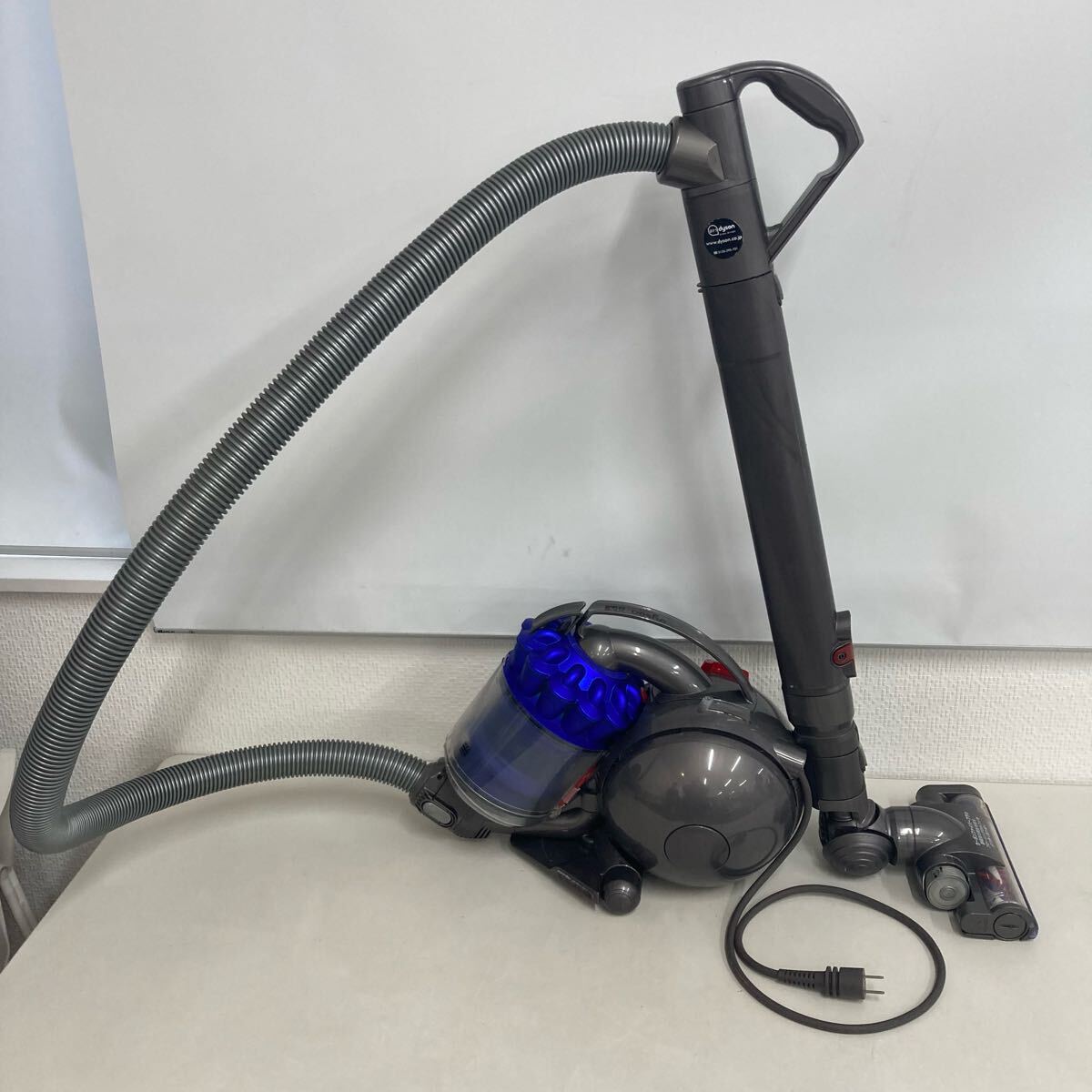 Yahoo!オークション - dyson サイクロン掃除機 DC36 掃除機 サイクロン...