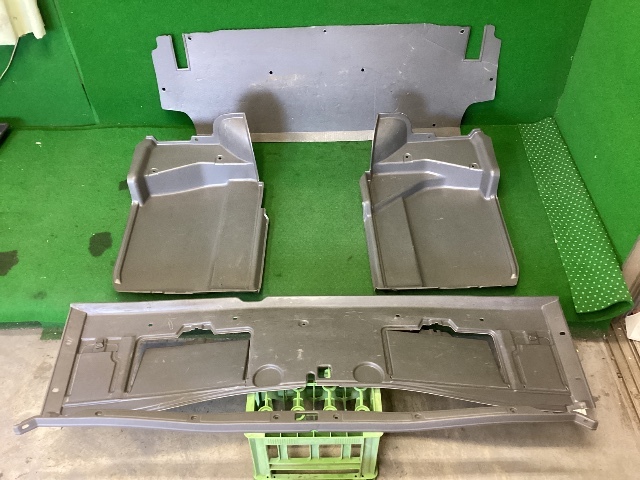 Yahoo!オークション - H2年 Y31 セドリック トランクトリム セット /送...