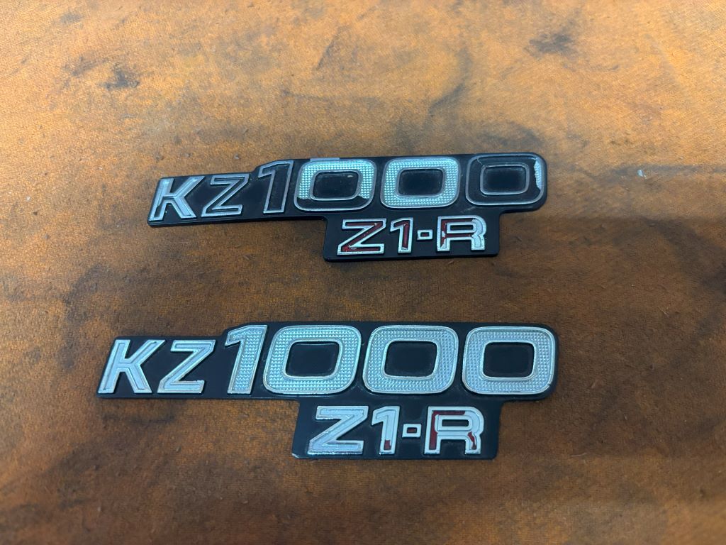 Yahoo!オークション - Z1-R Z1R サイドカバーエンブレム 純正当時物