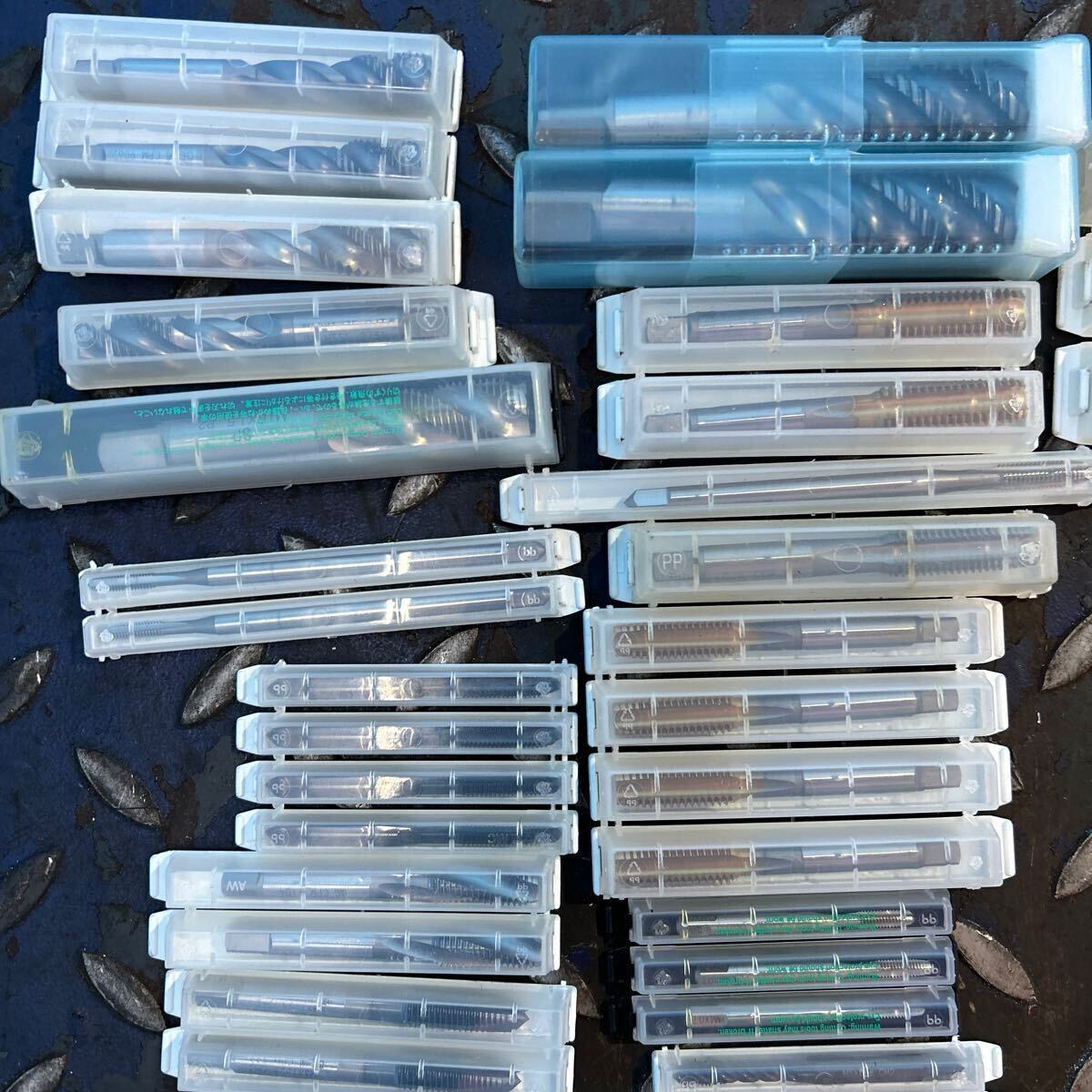 Yahoo!オークション - T112 タップ 【無選別】約4kg分 写真判断でお願...