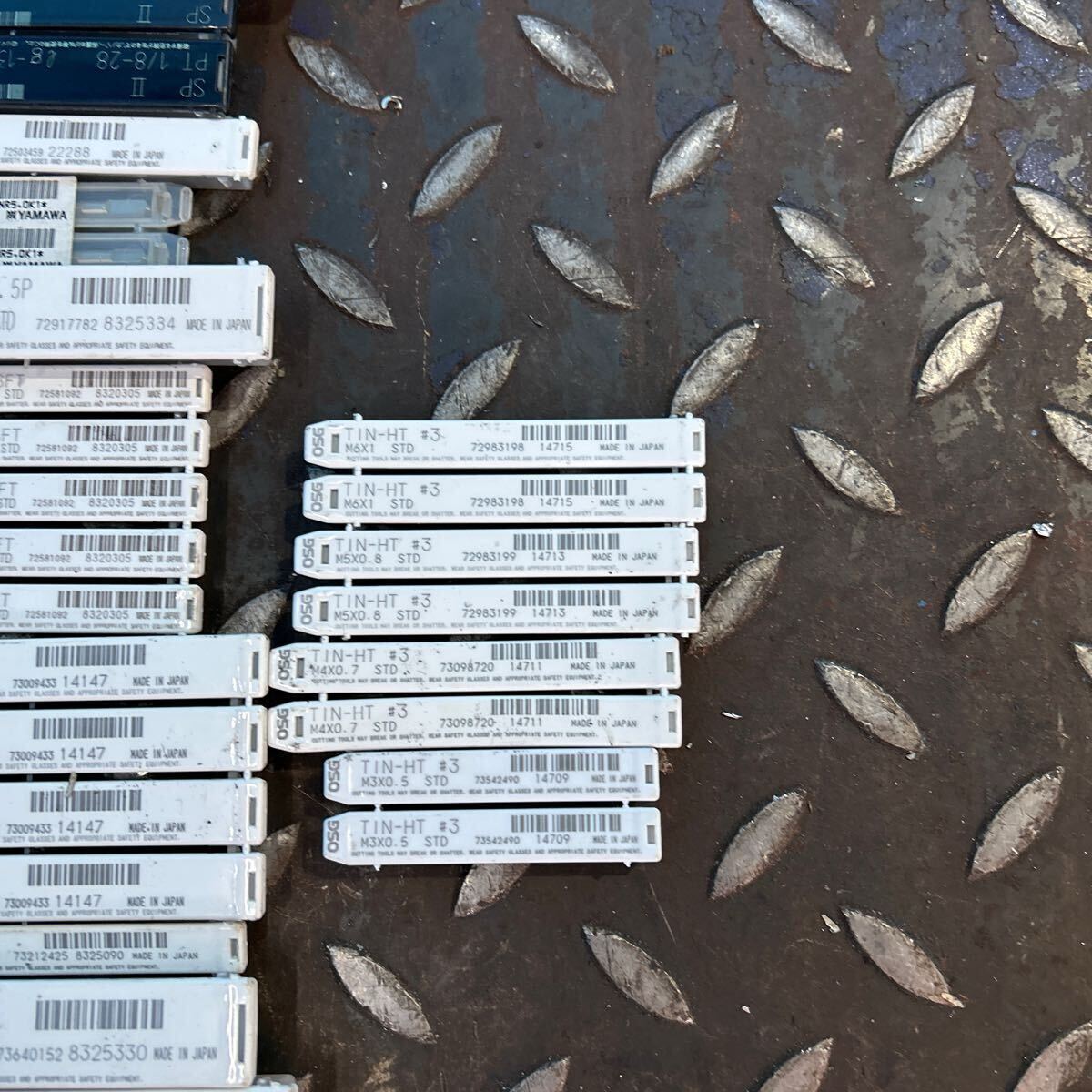 Yahoo!オークション - T112 タップ 【無選別】約4kg分 写真判断でお願...