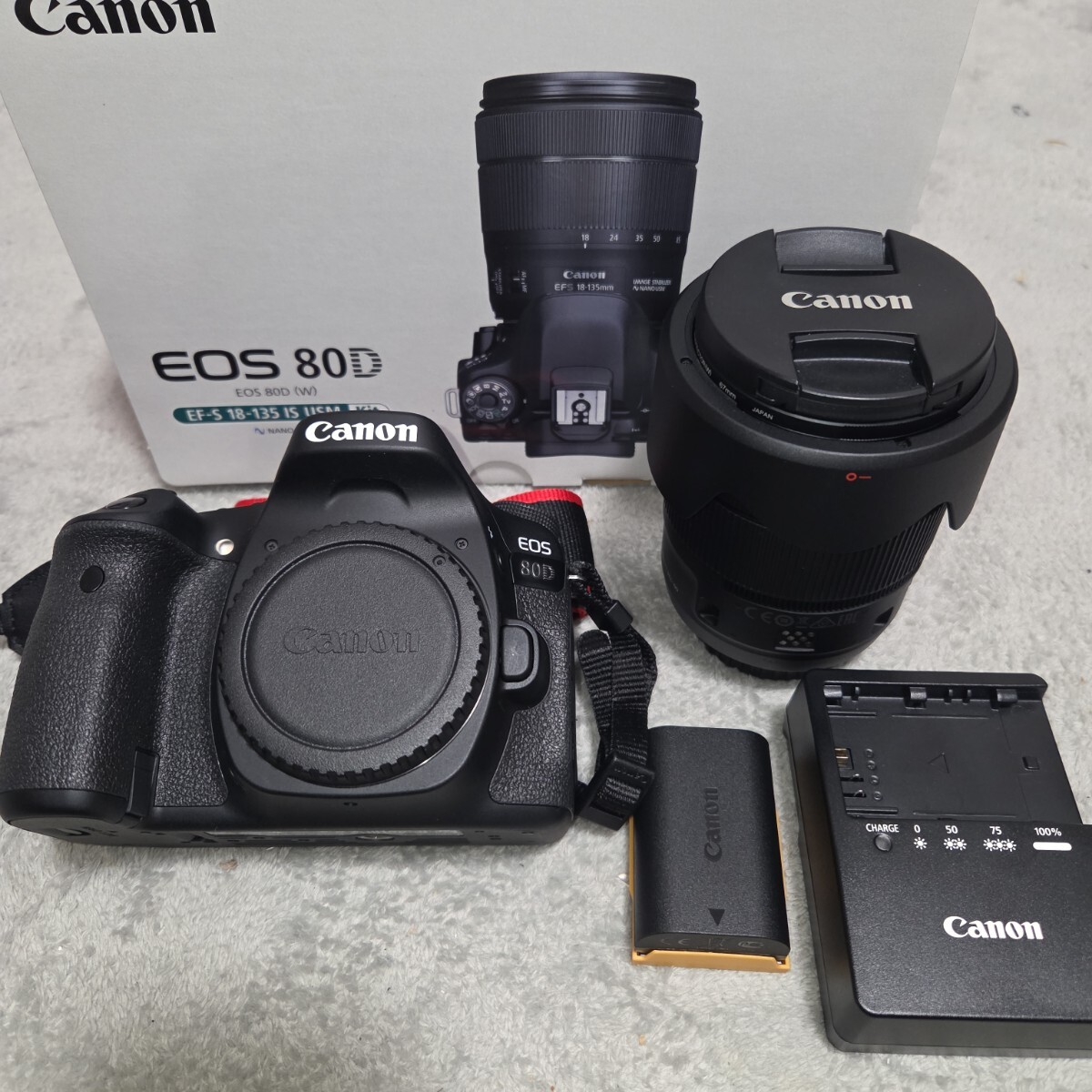 Yahoo!オークション - 【極美品】Canon EOS 80D EF-S18-135 IS USM キ...