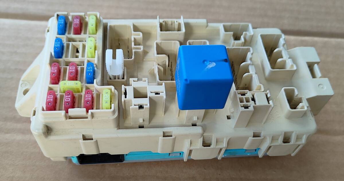 Yahoo!オークション - ミニキャブ GBD-U62T ヒューズボックス 中古