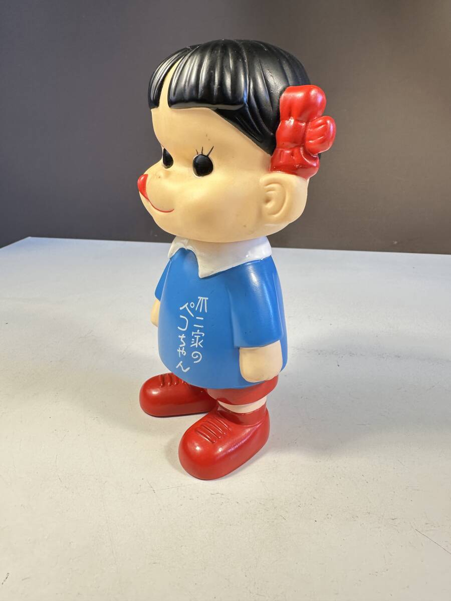 不二家 ペコちゃん 園児服/ソフビ人形/貯金箱/全長18㎝ - その他 不二家 ペコちゃん 園児服/ソフビ人形/貯金箱/全長18㎝ - その他