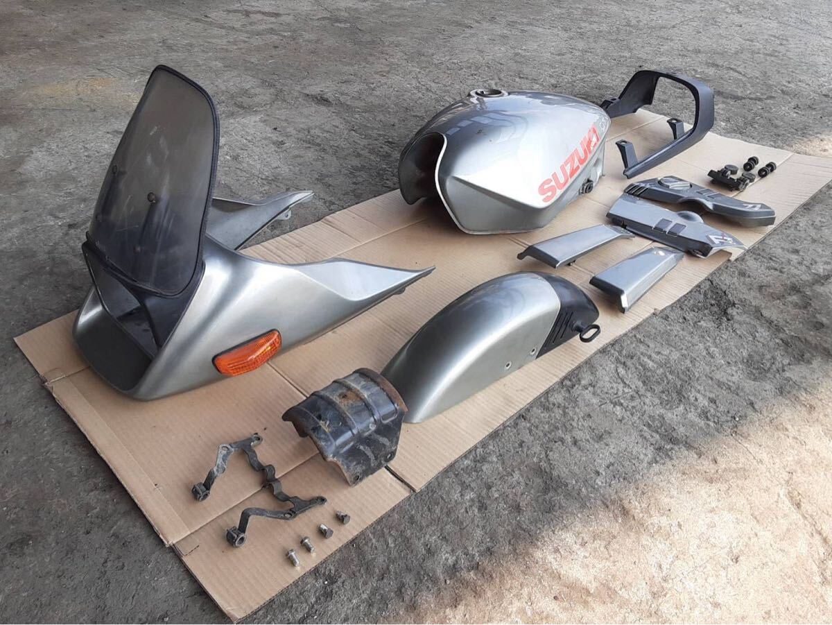 Yahoo!オークション - GSX-750S 刀 2型 外装セット 中古