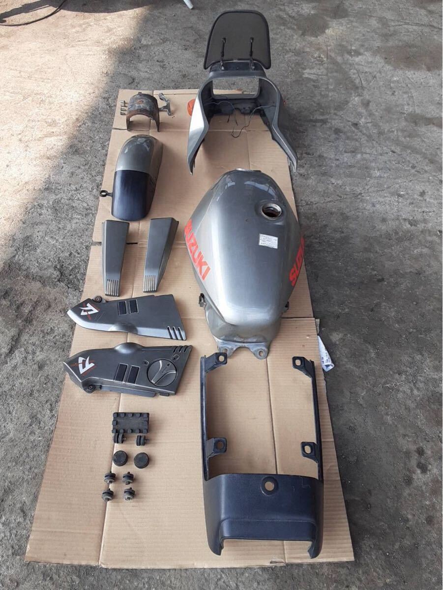 Yahoo!オークション - GSX-750S 刀 2型 外装セット 中古