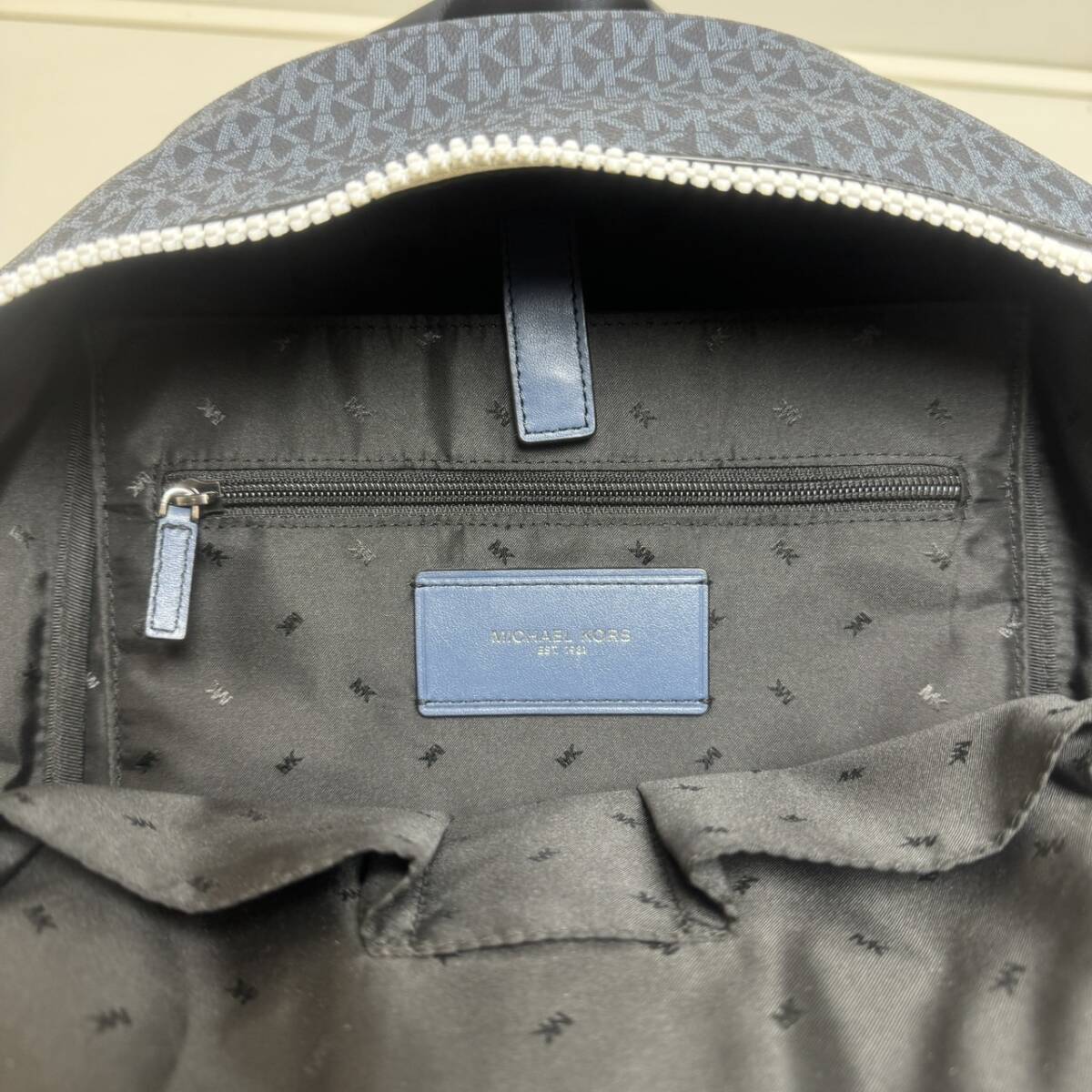 Yahoo!オークション - A193 MICHAEL KORS マイケルコース MKリュック ...