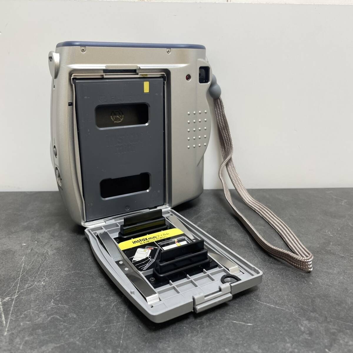 Yahoo!オークション - A353 FUJIFILM instax mini 10 本体 ポラロイド...