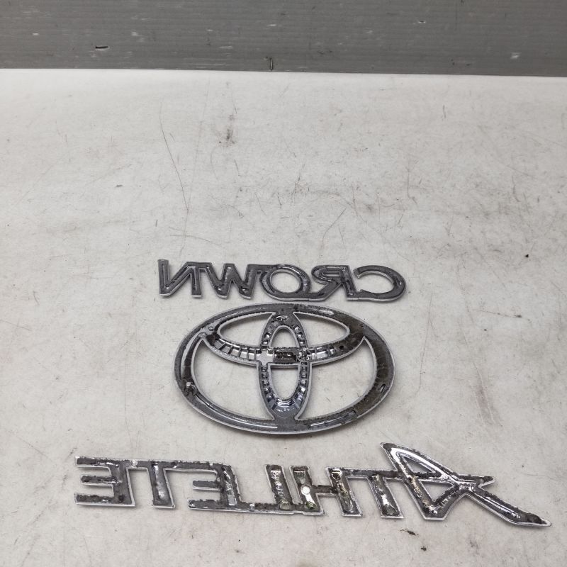 Yahoo!オークション - GRS182 クラウン 純正 トランクエンブレム...