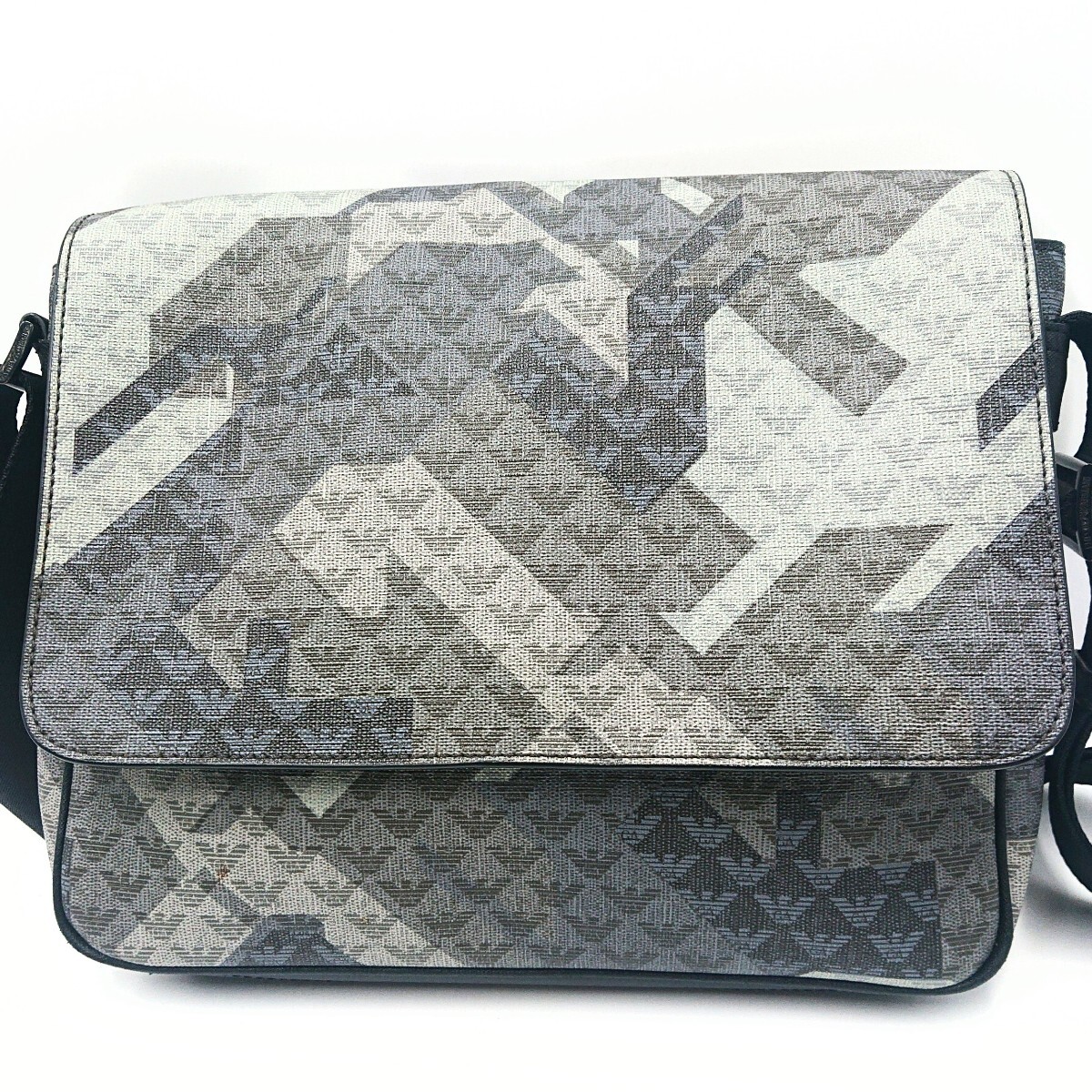 Yahoo!オークション - 美品 A4収納 エンポリオアルマーニ メッセンジャ...