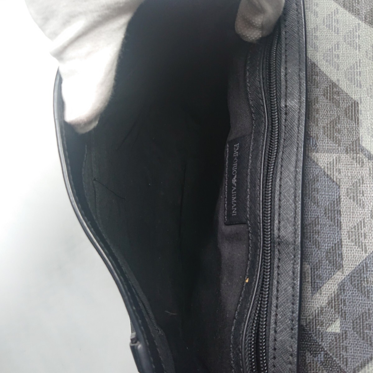 Yahoo!オークション - 美品 A4収納 エンポリオアルマーニ メッセンジャ...