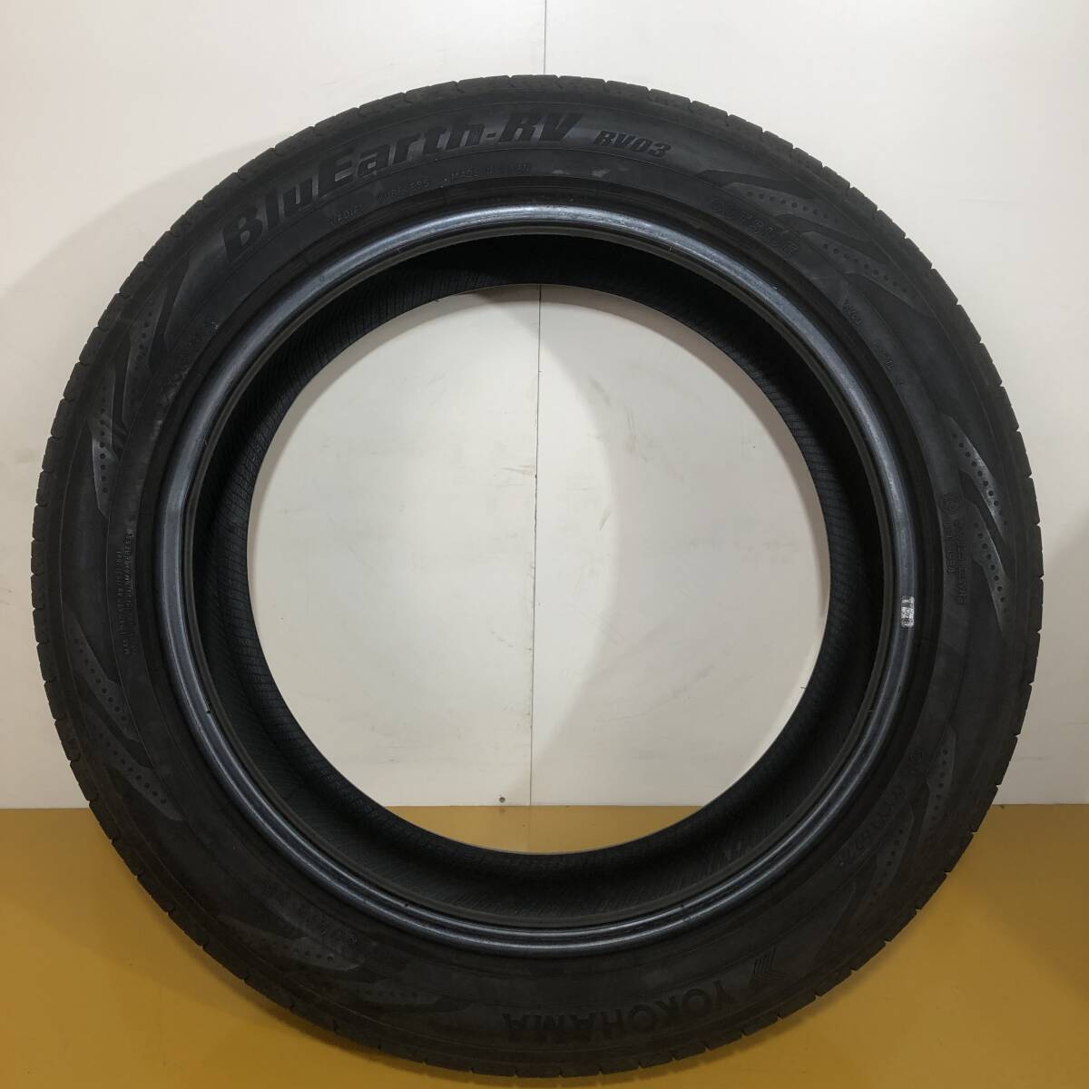 Yahoo!オークション - YOKOHAMA 225/50R18 95V BluEarth-RV RV03 ヨコ...
