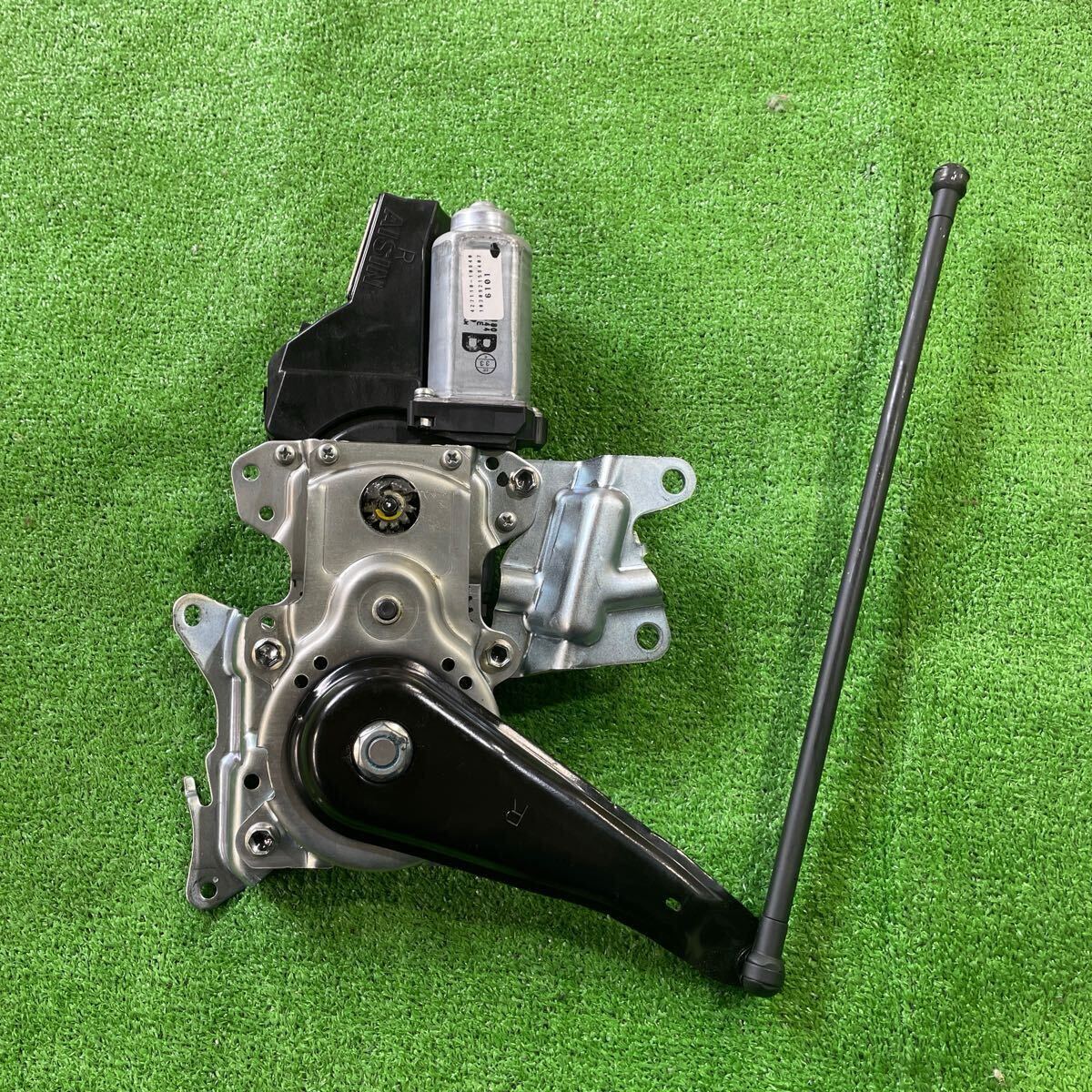 アルファード30 後期 パワーバックドアモーター品番427118-10840(トヨタ用)｜売買されたオークション情報、yahooの商品情報をアーカイブ公開 - オークファン（aucfan.com）