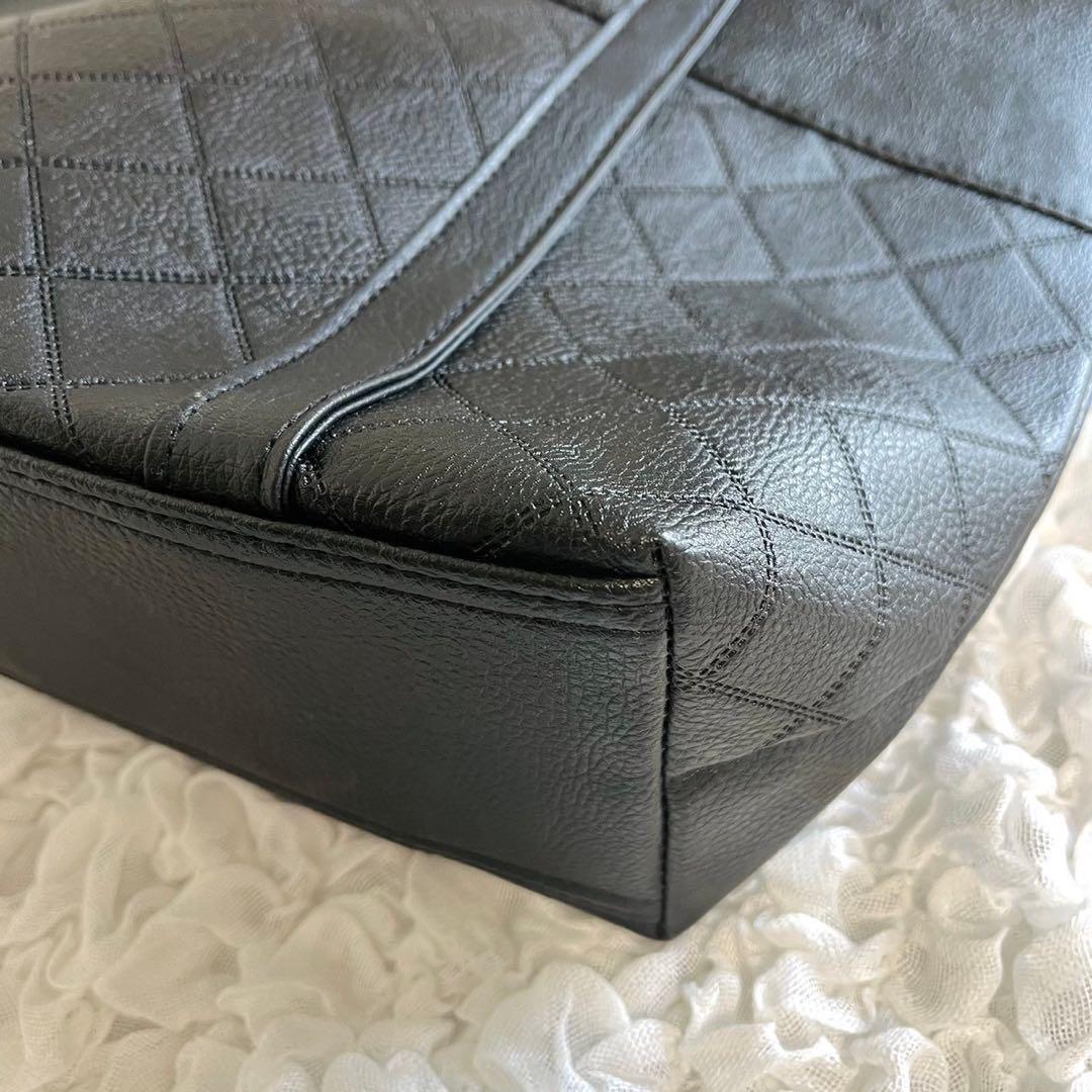 Yahoo!オークション - トートバッグ 黒 キルティング 大容量 A4収納 レ...