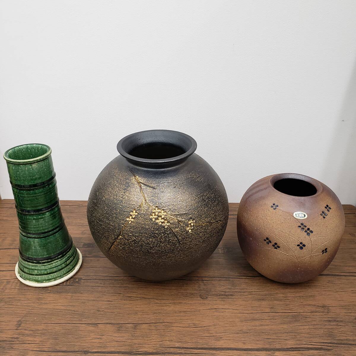 商品名】#A7383 花瓶 三彩作 / 信楽焼 / 伊賀織部 花生 三点 商品名】#A7383 花瓶 三彩作 / 信楽焼 / 伊賀織部 花生 三点