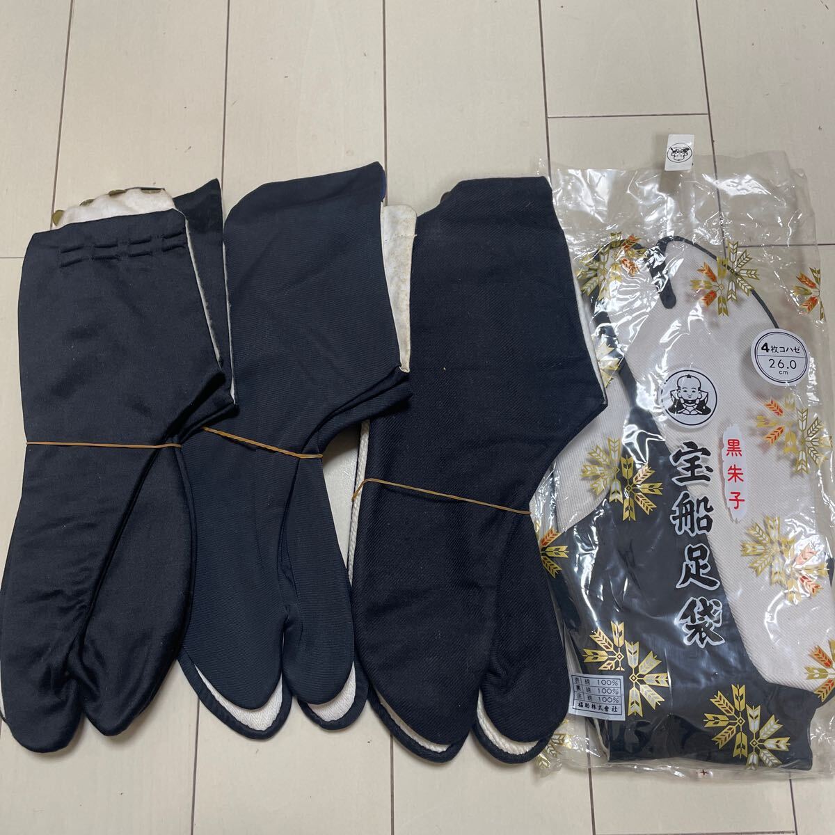 Yahoo!オークション - 6062 中古と未使用品 綿 26.0cmの黒足袋 4足セ...