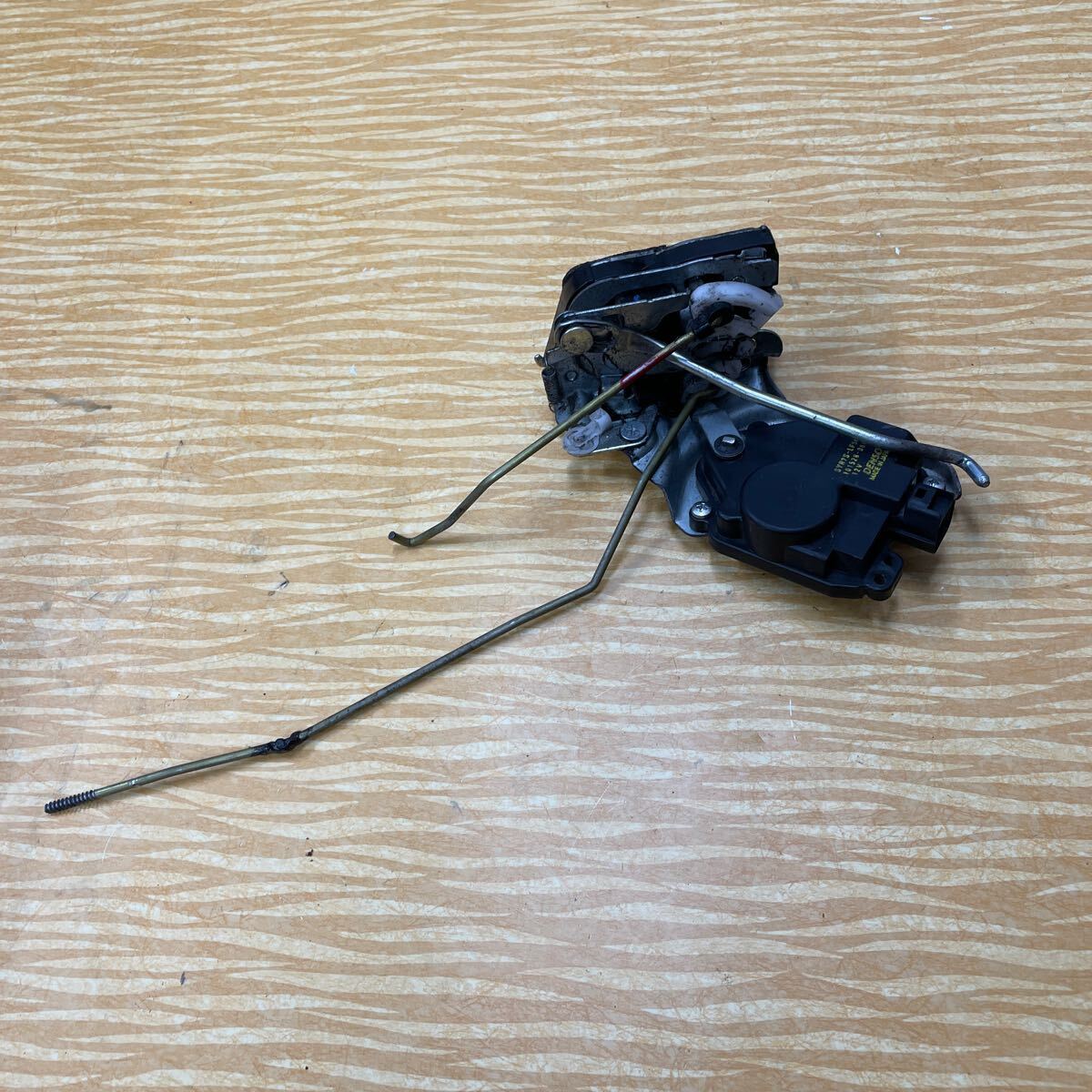 Yahoo!オークション - ドアラッチ ドアロック 助手席 ジムニー JB23 9...