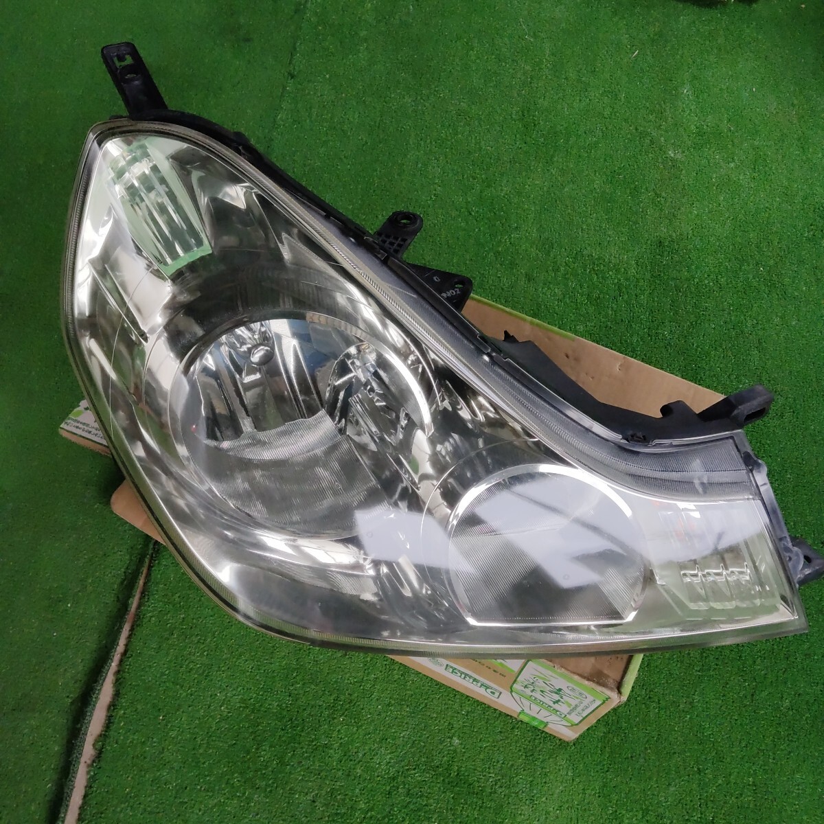 Yahoo!オークション - ニッサン ウイングロードJY12 右ヘッドライト ...