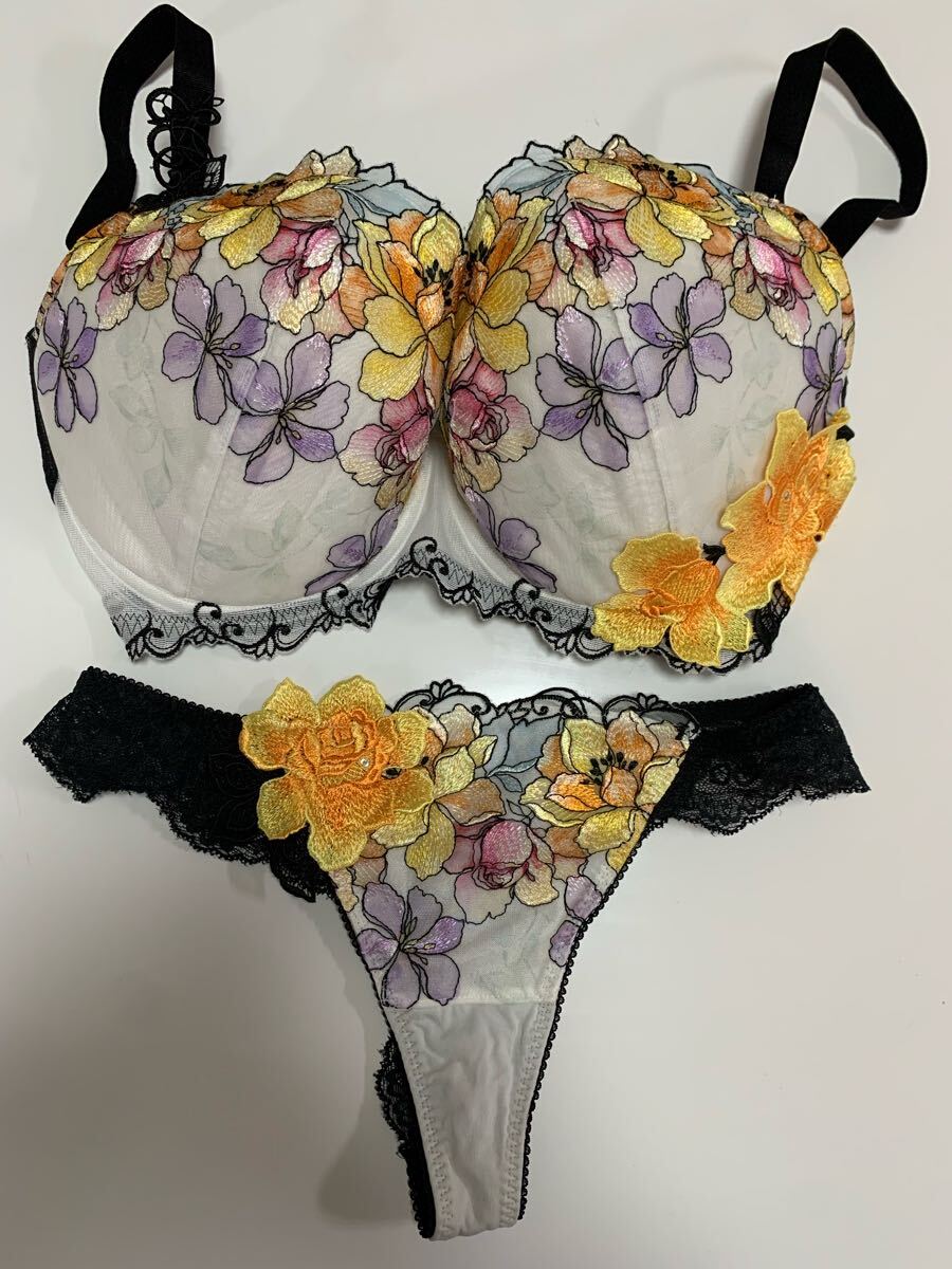 サルート 63g IV 店舗限定 I75 ソングM 補正下着 ウェディング用 マタニティー用 salute(75)｜売買されたオークション情報、yahooの商品情報をアーカイブ公開 ...