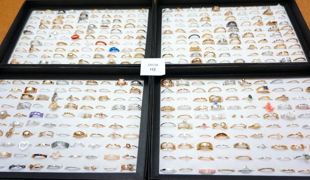 Yahoo!オークション - Ny7 おまとめて大量 昭和レトロ 細身指輪 400点 ...