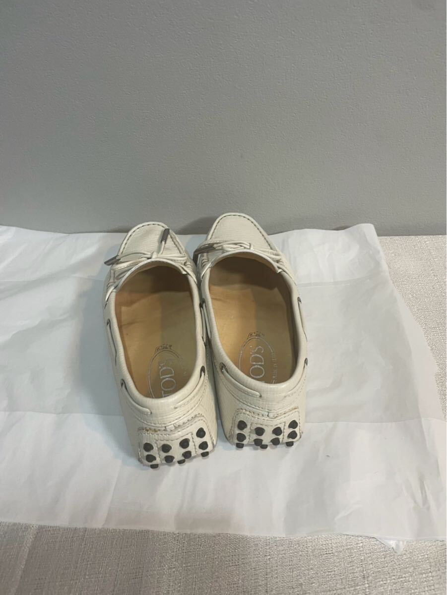 Yahoo!オークション - TOD’Sトッズフラットシューズ白系22.5cmレディ...