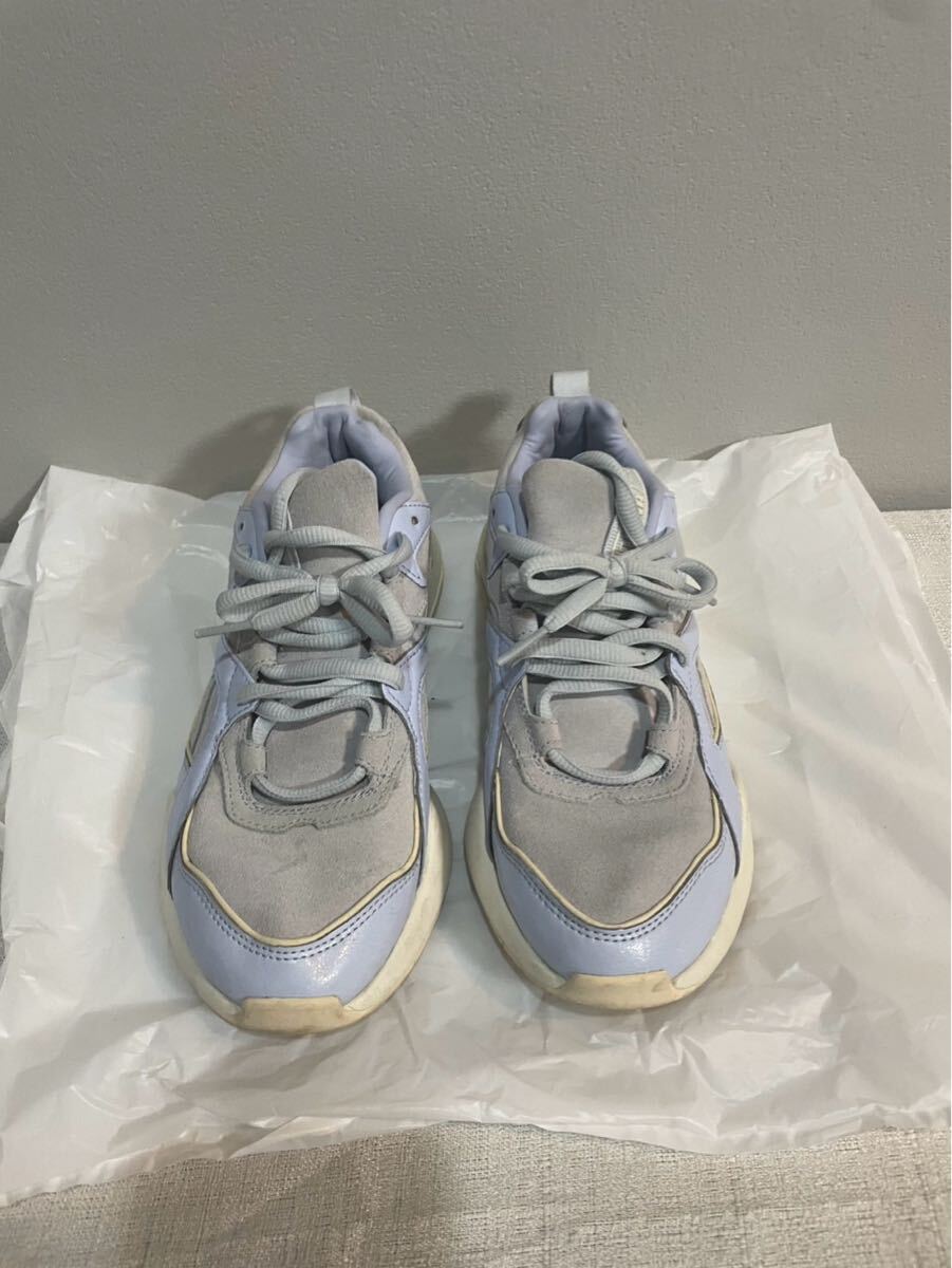 Yahoo!オークション - PUMAプーマスニーカー23.5cm水色グレーレディー...