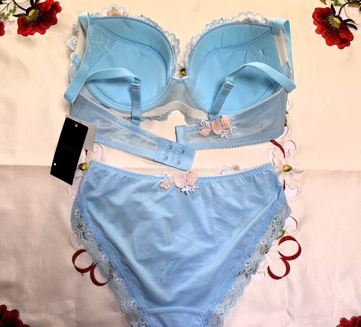 Yahoo!オークション - 新品・タグ付き ワコール サルート 91Gラブコ...