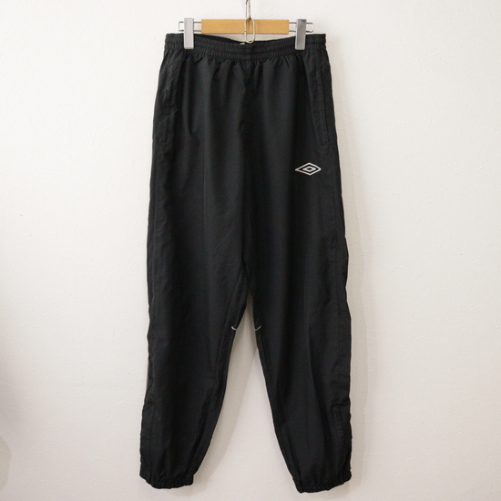 Yahoo!オークション - A176 2000年代製 UMBRO アンブロ ポリエステルパ...