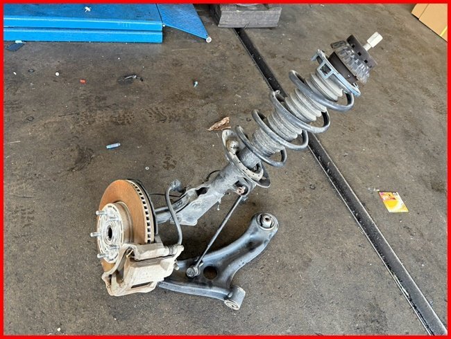 Yahoo!オークション - フリード+ GB7 フロントストラット右 管理番号 5...