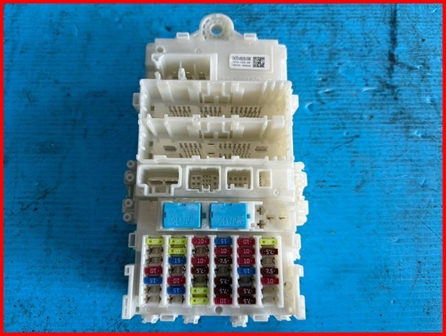 Yahoo!オークション - フリード+ GB7 ヒューズボックス 管理番号 5227