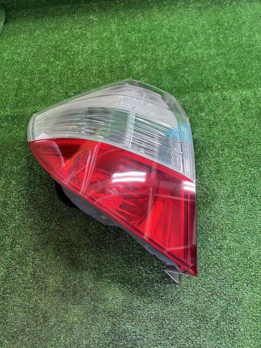 Yahoo!オークション - E4696ホンダGE8 GE6 フィット RS 前期 純正 LED ...