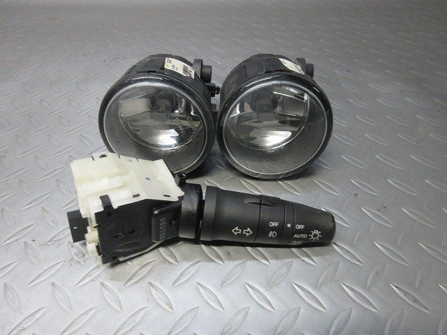 Yahoo!オークション - 25 キューブZ12 フォグランプ左右/スイッチ 849