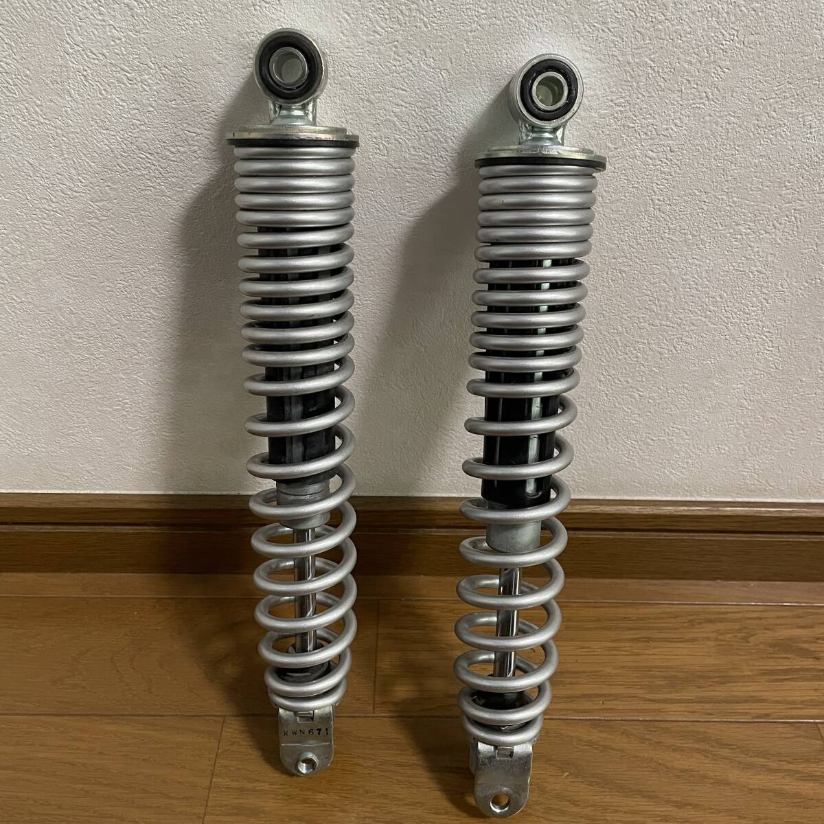 Yahoo!オークション - ホンダ PCX125 JF28 純正 リアショック リアサ...