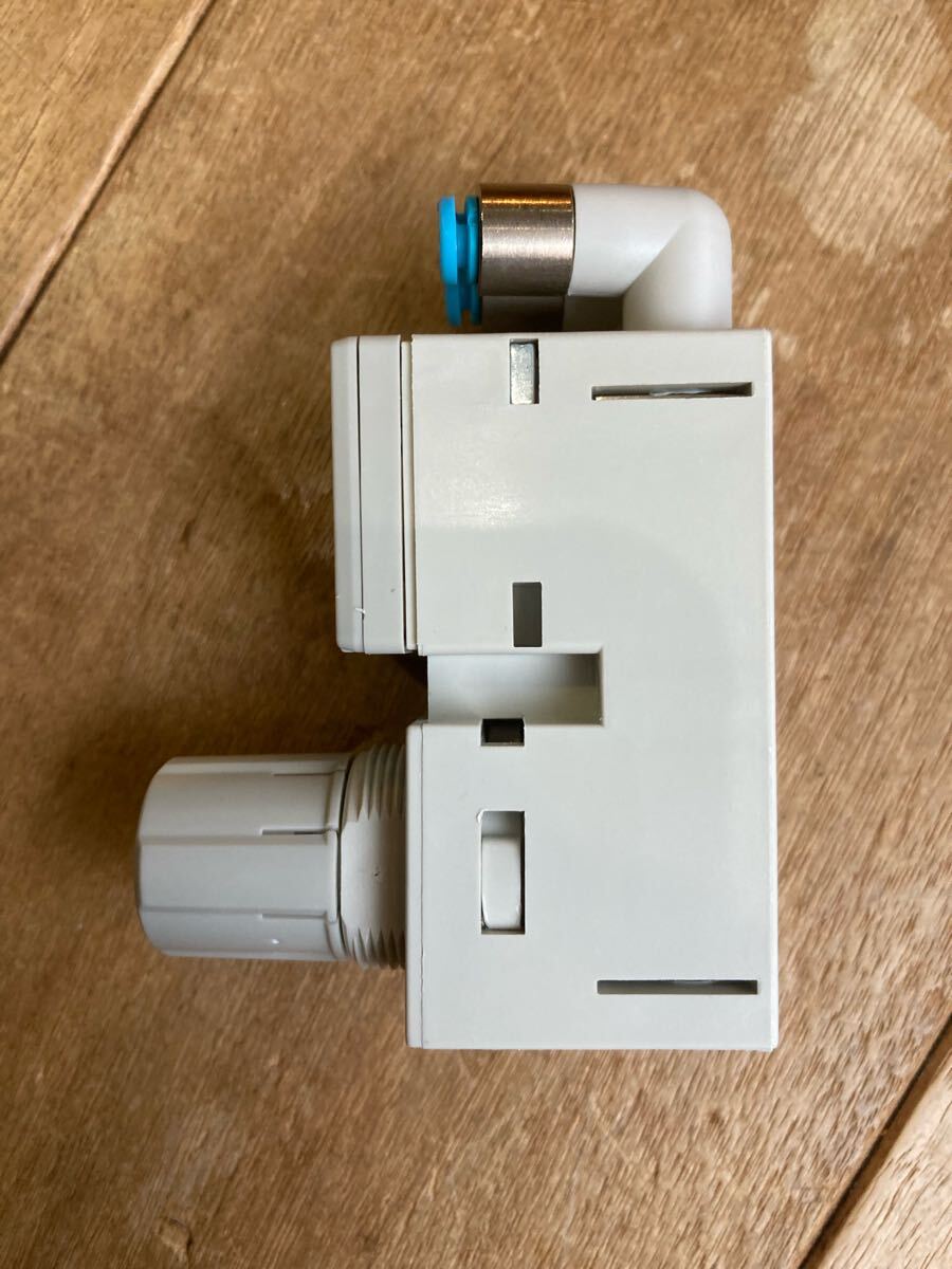 Yahoo!オークション - 小型マニホールドレギュレータ ARM10 0-1MPa 4mm...