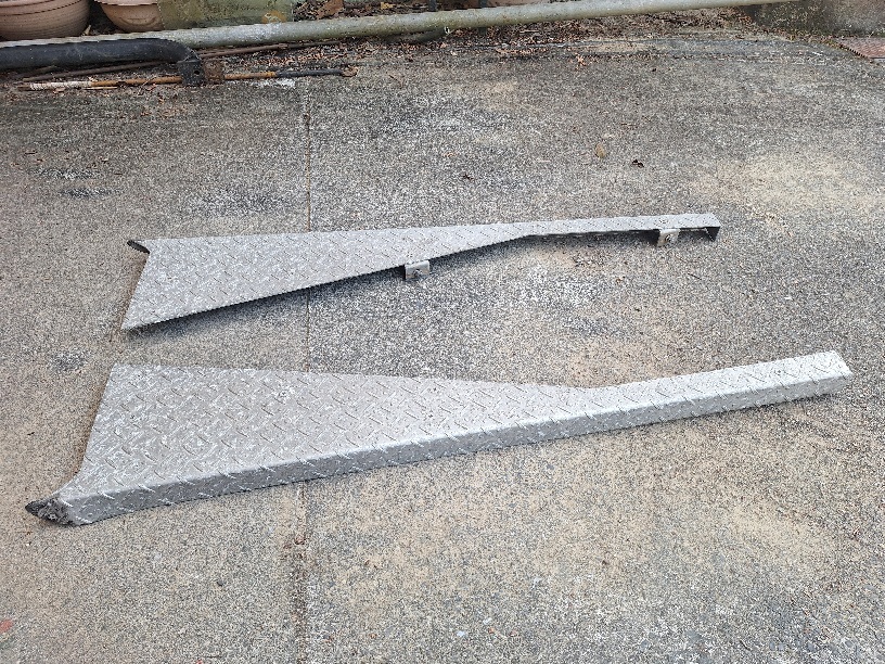 Yahoo!オークション - MVJジープ アルミステップ左右 J53に付いてまし...