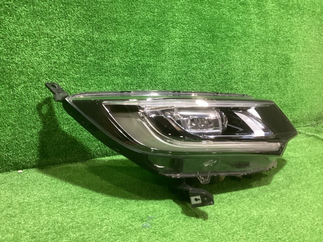 Yahoo!オークション - フリード DAA-GB7 右ヘッドランプASSY HV G ~R1/...