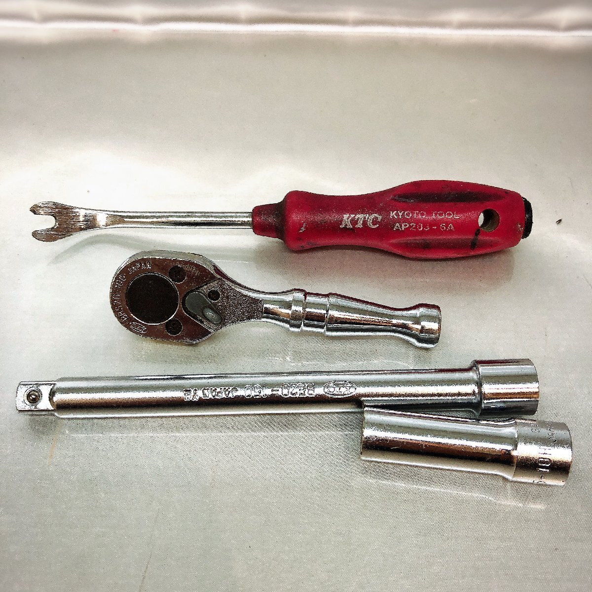品/KU 4点セット KTC ショートラチェットハンドル BRS20-100/ エクステンションバー BE20-150/クリップクランプツール小 AP203-6A(ラチェットハンドル)｜売買さ ...